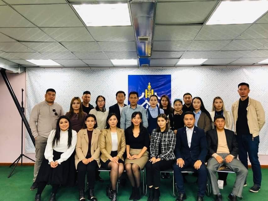 Нийслэлийн 9 дүүргийн Залуучуудын хөгжлийн төвийн ажилтнууд Налайх дүүргийн Залуучуудын хөгжлийн